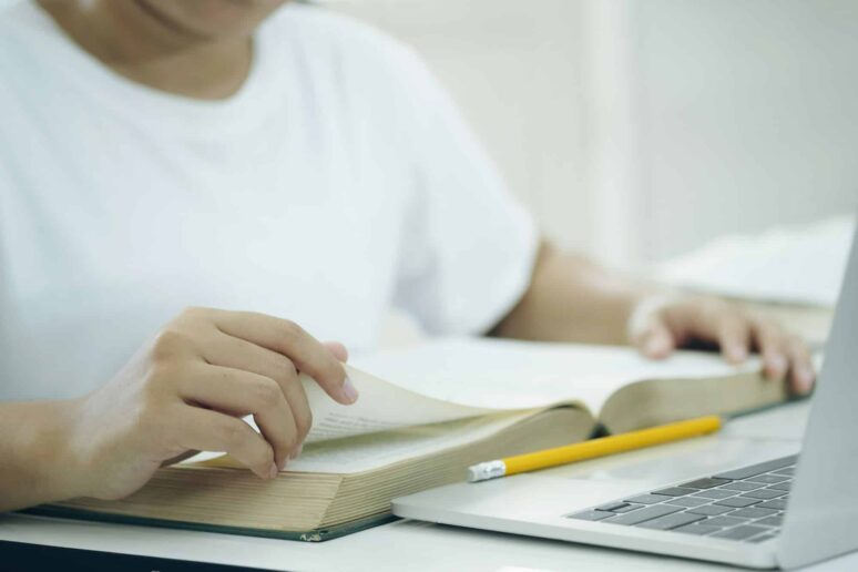 Article 242 du Code civil : explication de l'article de loi - Harakiwi